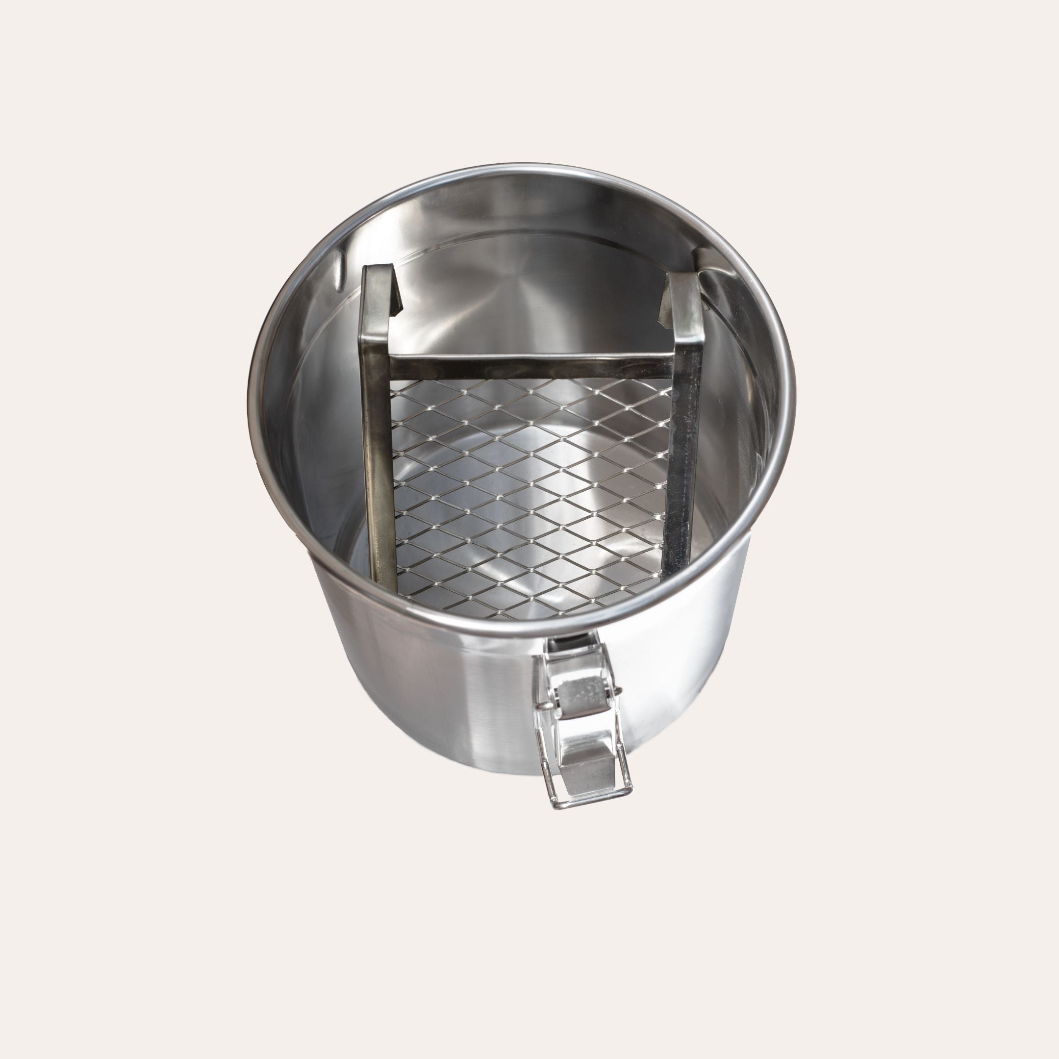 Metal Bucket + Grid – Soto